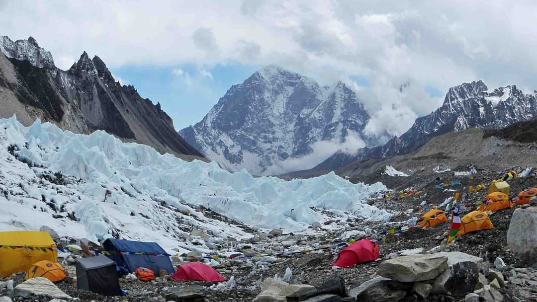 Rainbow Valley Everest: The Death Zone of Mount Everest